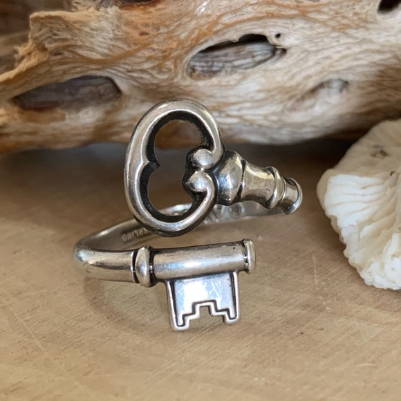 Avon | Jewelry | Vintage Avon Sterling Silver Skeleton Key Ring Size 8 ...